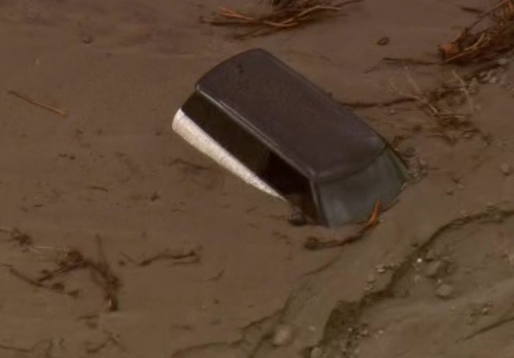 California flash flooding, mudslides: Interstate 5 blocked, vehicles ...