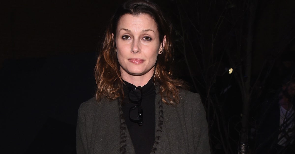 Bridget Moynahan marries Andrew Frankel - CBS News