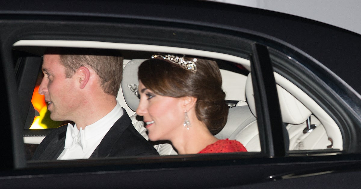 Duchess Kate dazzles at state dinner - CBS News