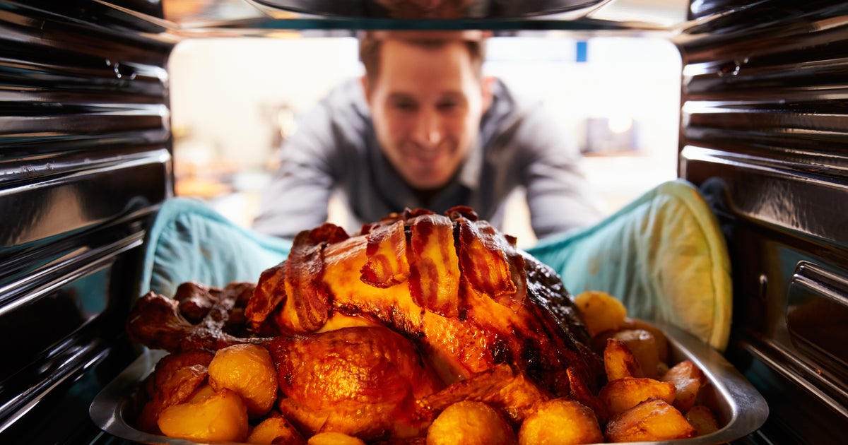 Don't get burned by these Thanksgiving cooking hazards - CBS News