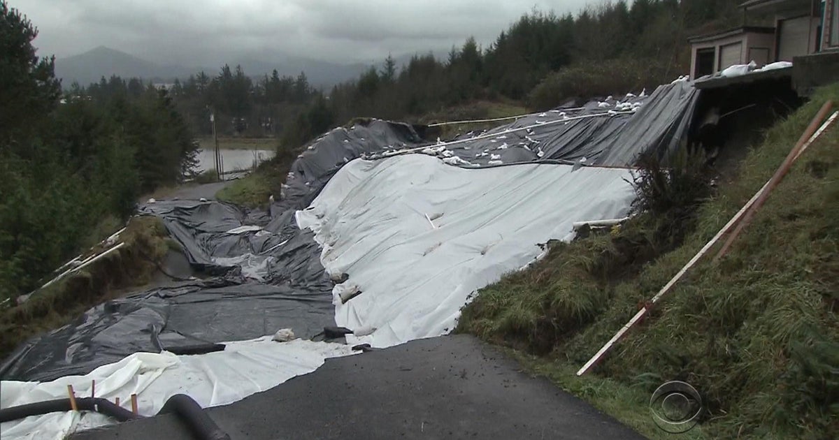 Landslide leaves Oregon residents on brink of disaster - CBS News