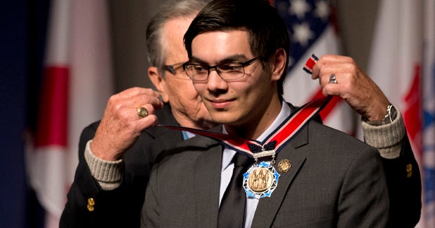 Carnegie Hero awards given to Seattle student who stopped gun attack, 4 ...