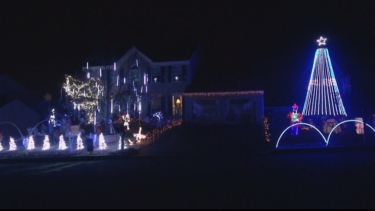 Extreme light displays brighten holiday season - CBS News