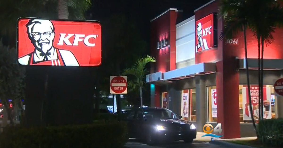 Video: Armed robber cleans out Florida KFC in 60 seconds - CBS News