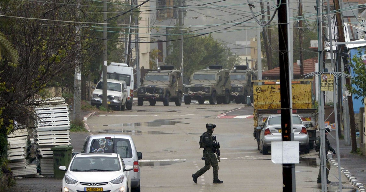 Tel Aviv gunman killed in police shootout - CBS News