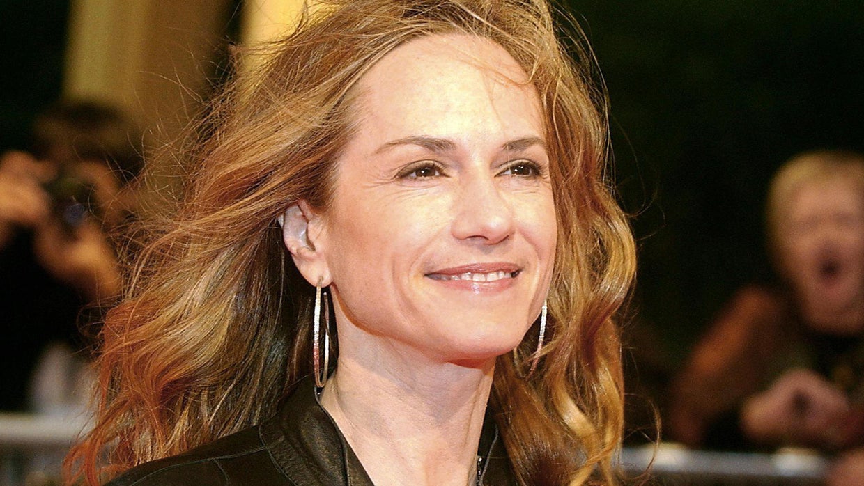 Holly Hunter: Portraying lives less ordinary - CBS News