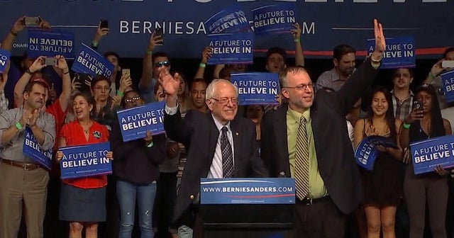 Sanders edges out Clinton in major Michigan upset - CBS News