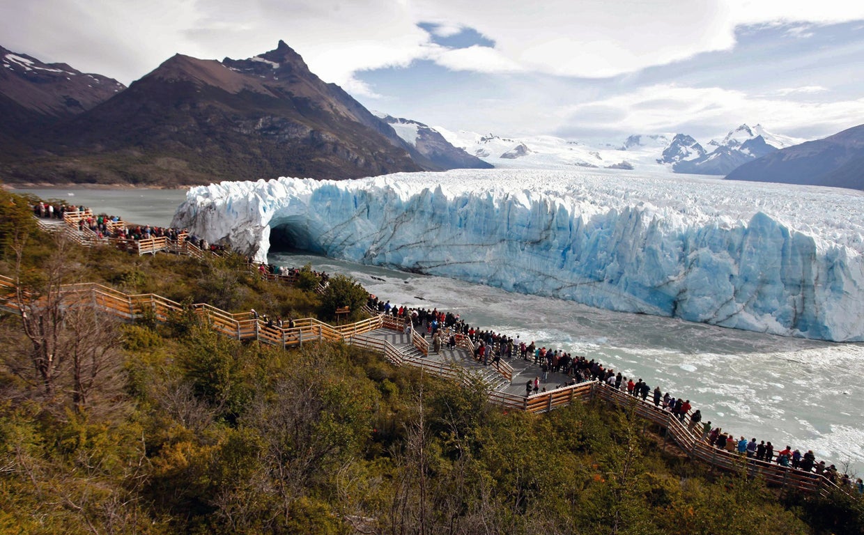 Spectacular Patagonian glacier arch collapse