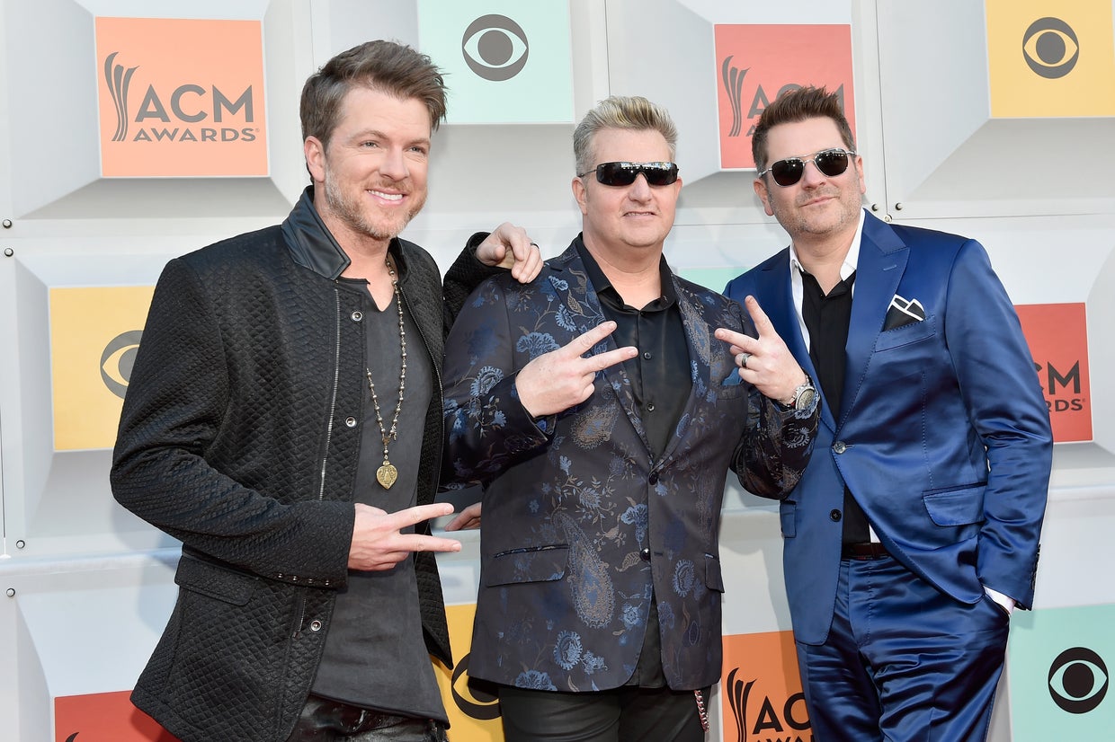 2016 ACM Awards red carpet