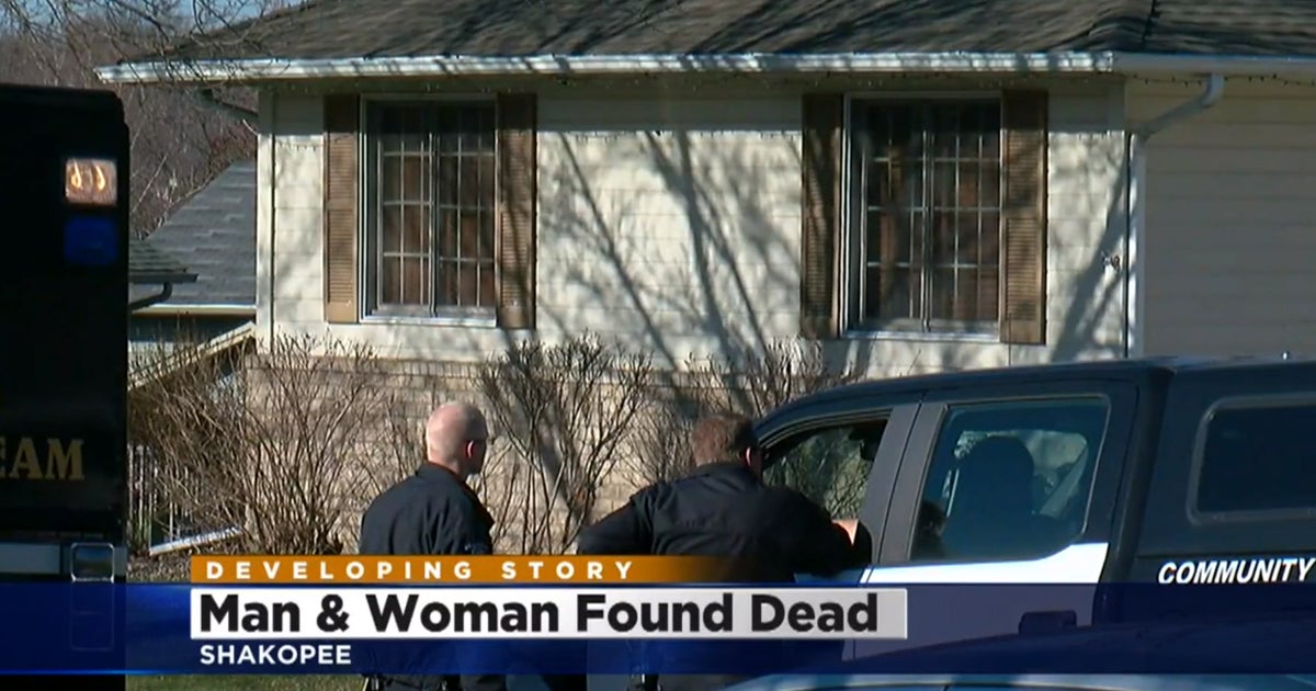 Cops: Son suspected in double murder kills self in standoff - CBS News