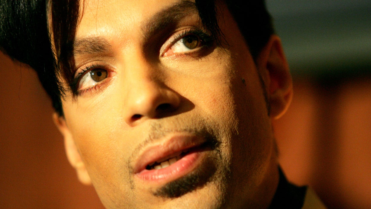 Prince cremated before private memorial service - CBS News