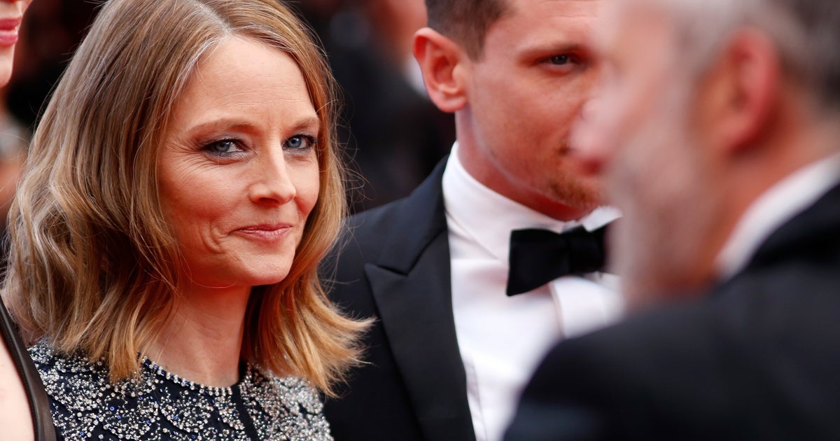 Jodie Foster courts both Trump and Bernie supporters with "Money ...