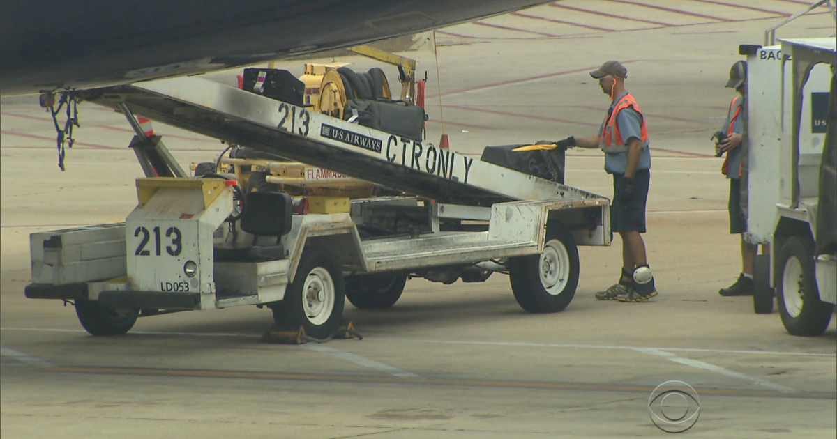 TSA blasted for "insider threat" security gap - CBS News