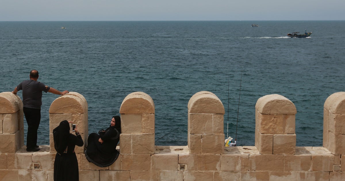 EgyptAir Flight 804 wreckage seen on floor of Mediterranean by US ship ...