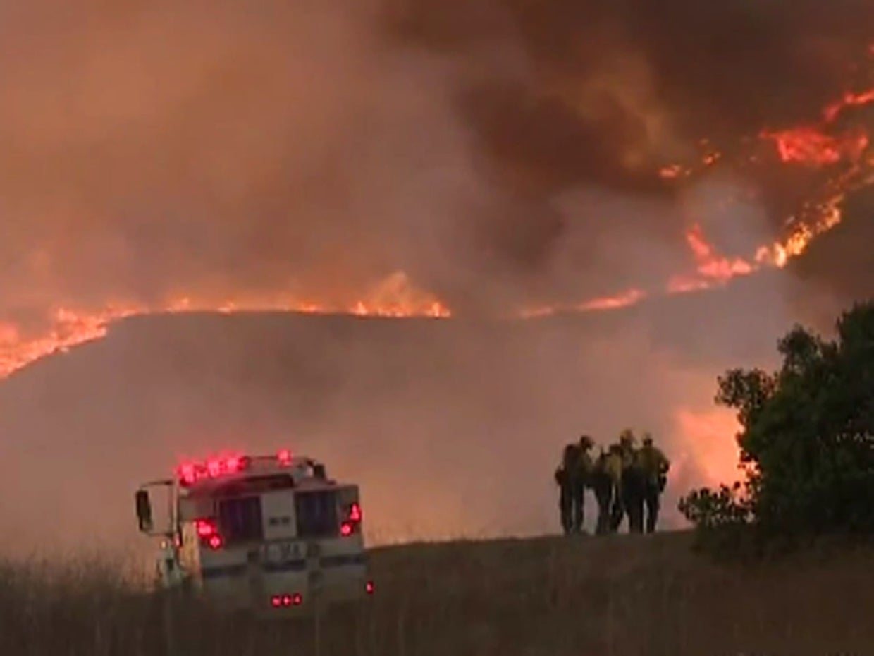 Santa Barbara fire threatens homes as crews struggle to corral flames ...