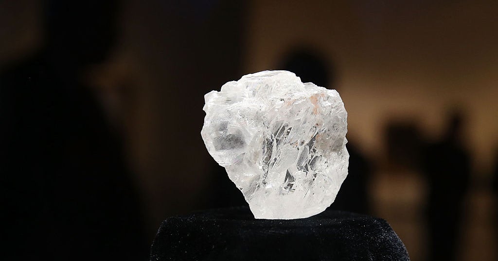 Giant diamond doesn't find buyer at Sotheby's sale - CBS News