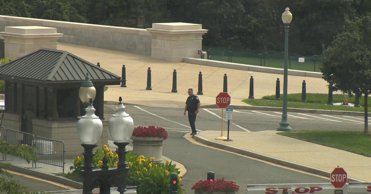 U.S. Capitol briefly on lockdown - CBS News