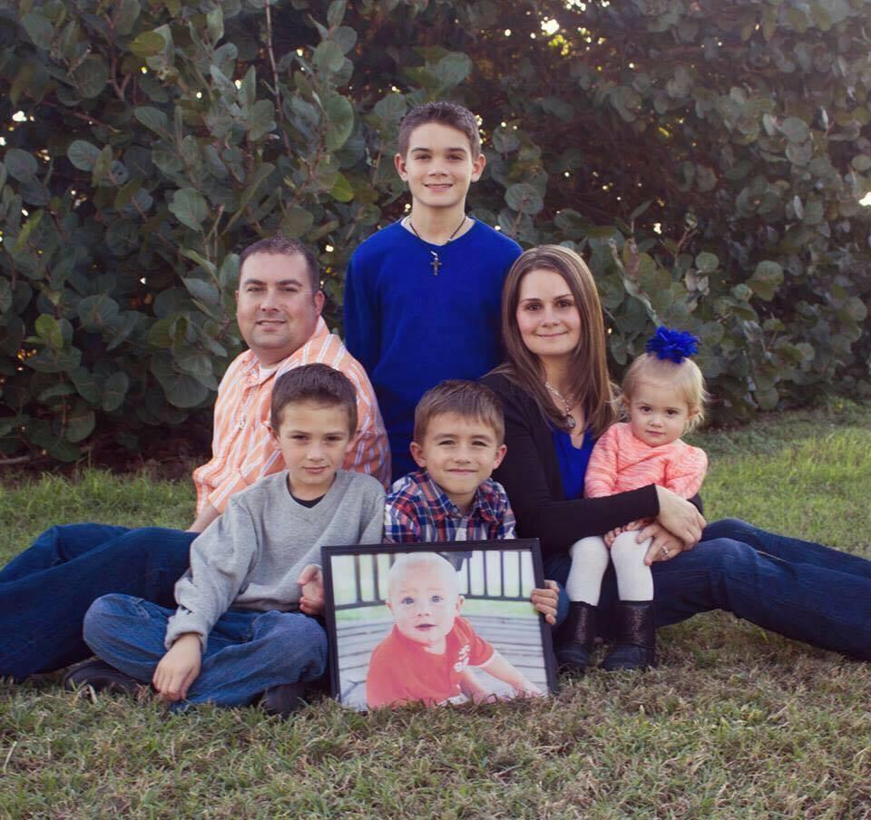 Florida mom Courtney Scott surprises school with gift on what would ...