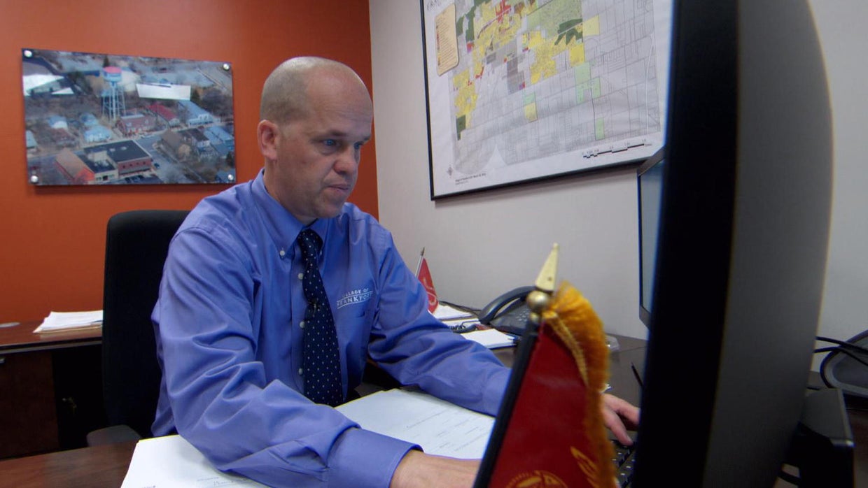 A stranger's selfless gift leads to love - CBS News