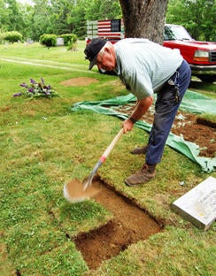 An old-school gravedigger plies his trade - CBS News