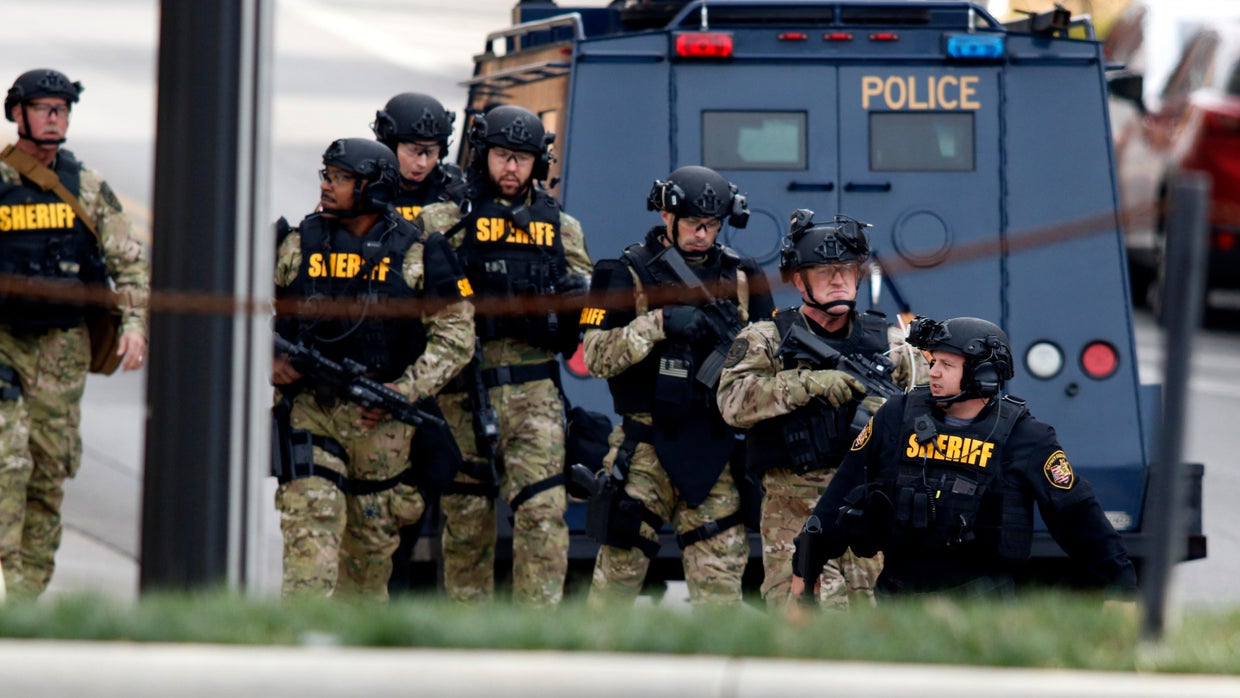 Ohio State University shooting: Cop kills suspect, as 10 reported ...