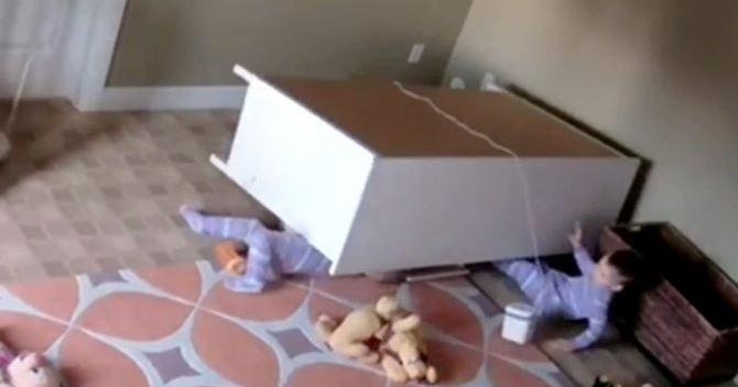 Video catches Utah 2-year-old saving twin trapped beneath dresser - CBS ...