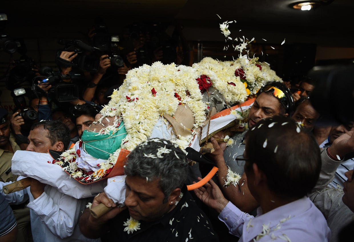 Om Puri dead: Leading Bollywood actor was 66 - CBS News