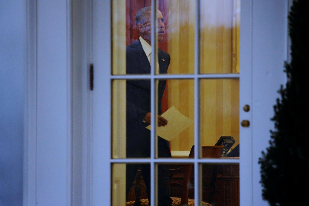 Obama letter to Trump and Bush letter to Obama - CBS News