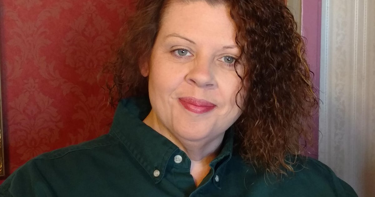 This Pizza Hut worker got the boss's Super Bowl tickets - CBS News