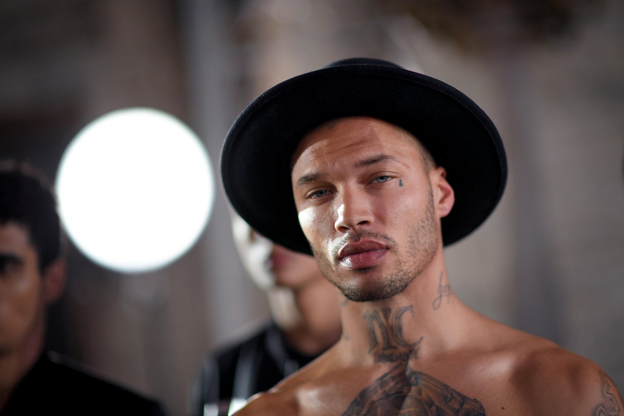 "Hot convict" Jeremy Meeks makes runway debut at New York Fashion Week ...