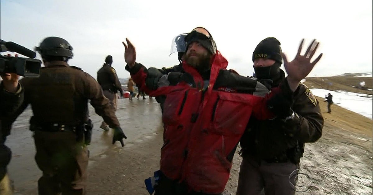 Standing Rock protesters in North Dakota set fire to protest camp ...