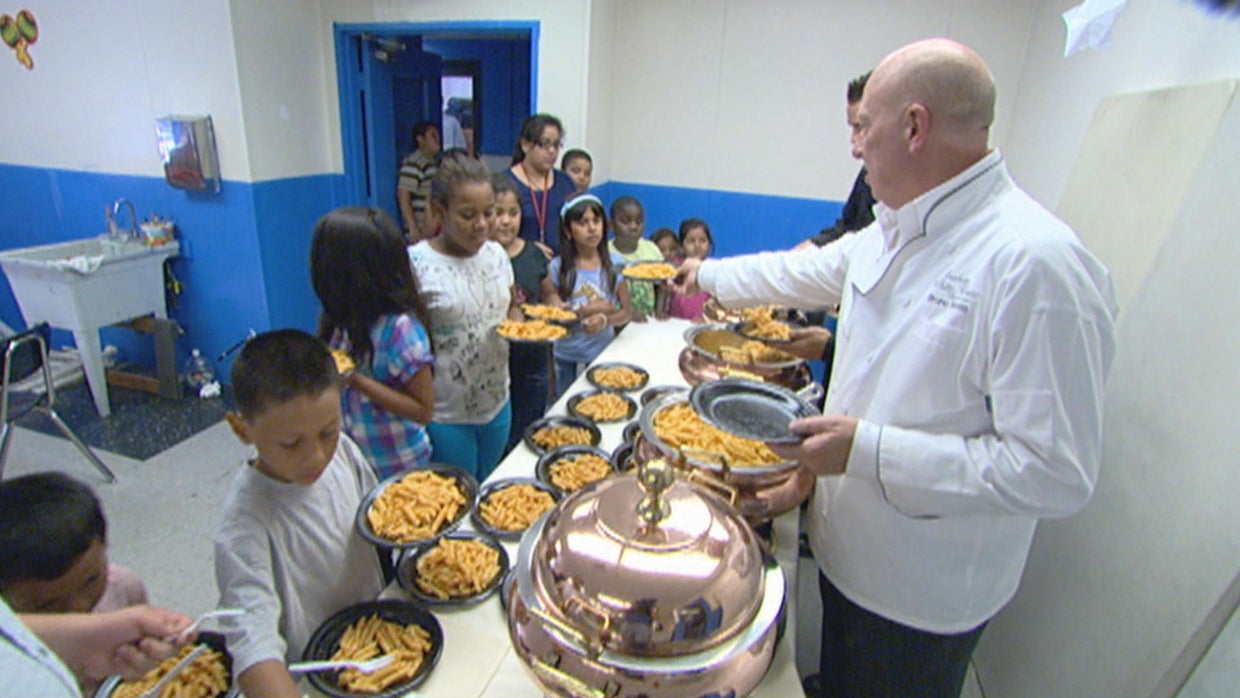 Generous restaurant owner finds priceless gift after business burns ...