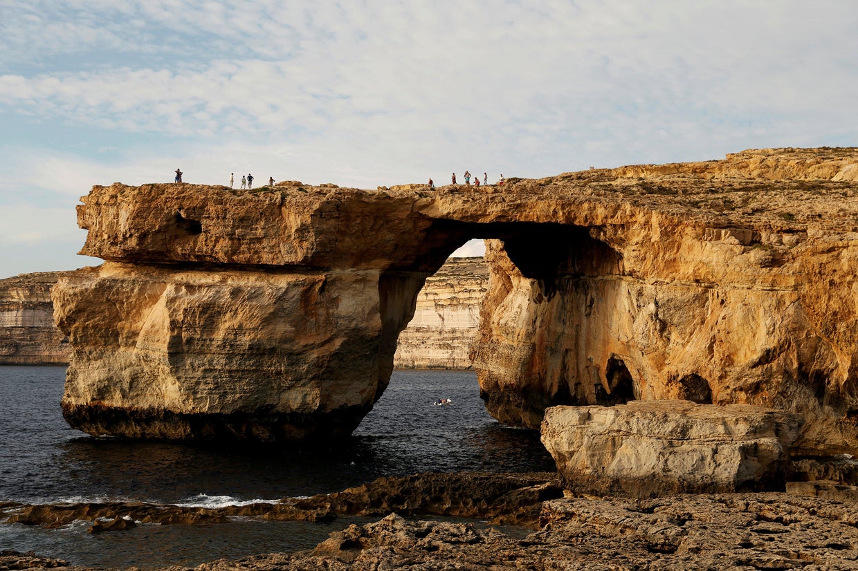Azure Window, Malta rock arch, collapses into sea after storm - CBS News