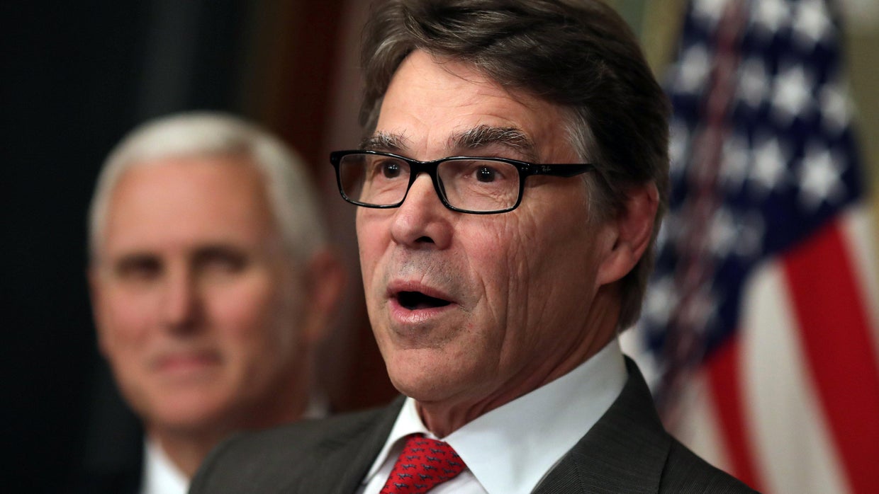 Rick Perry criticizes election of gay Texas A&M student leader - CBS News
