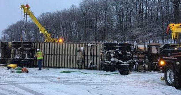 Truck carrying 30,000 pounds of bananas crashes in New Hampshire - CBS News