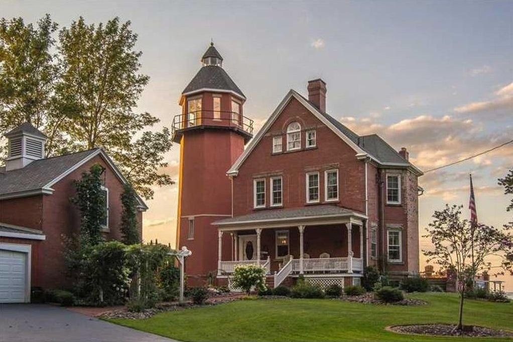 7 lighthouse homes that really shine