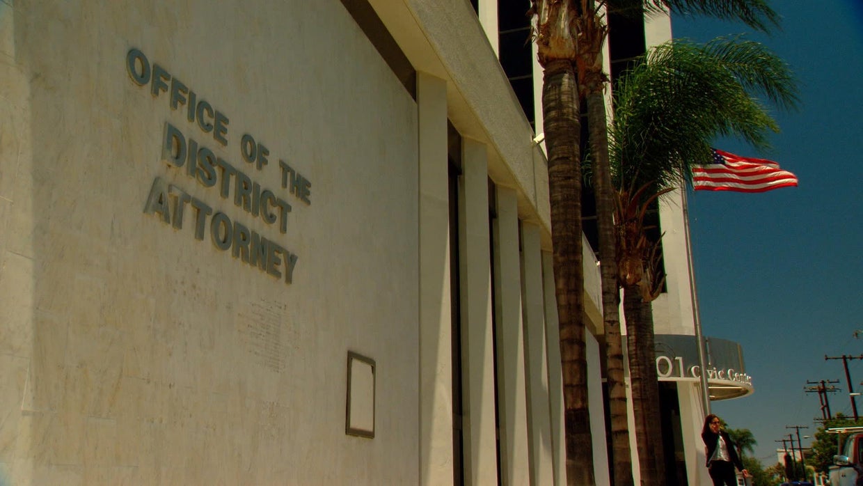 Informant says he was planted in Orange County jail to snitch - CBS News
