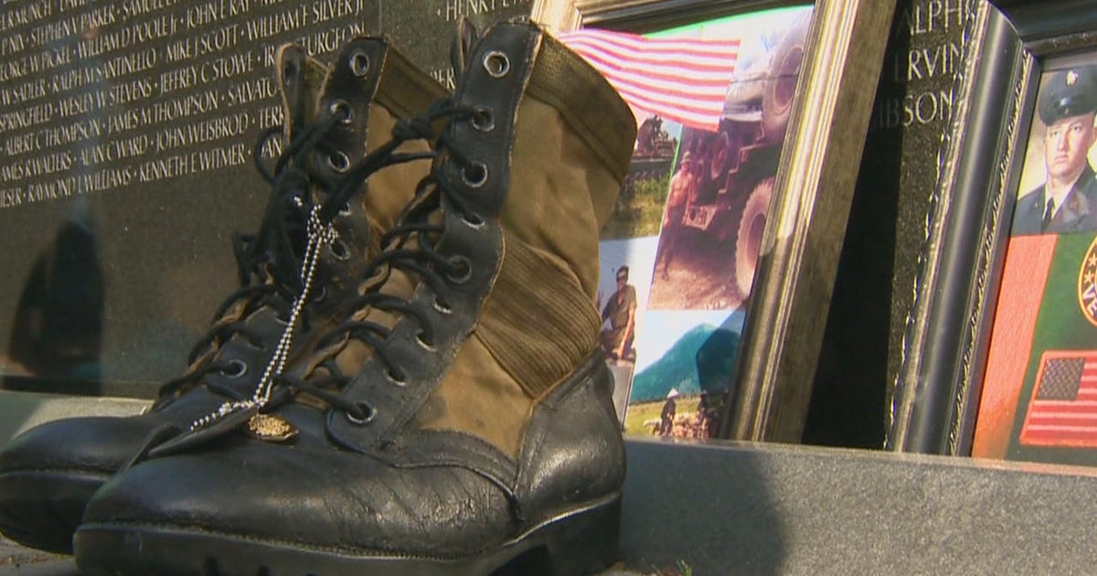 Mementos on the Wall: Remembering Vietnam veterans - CBS News