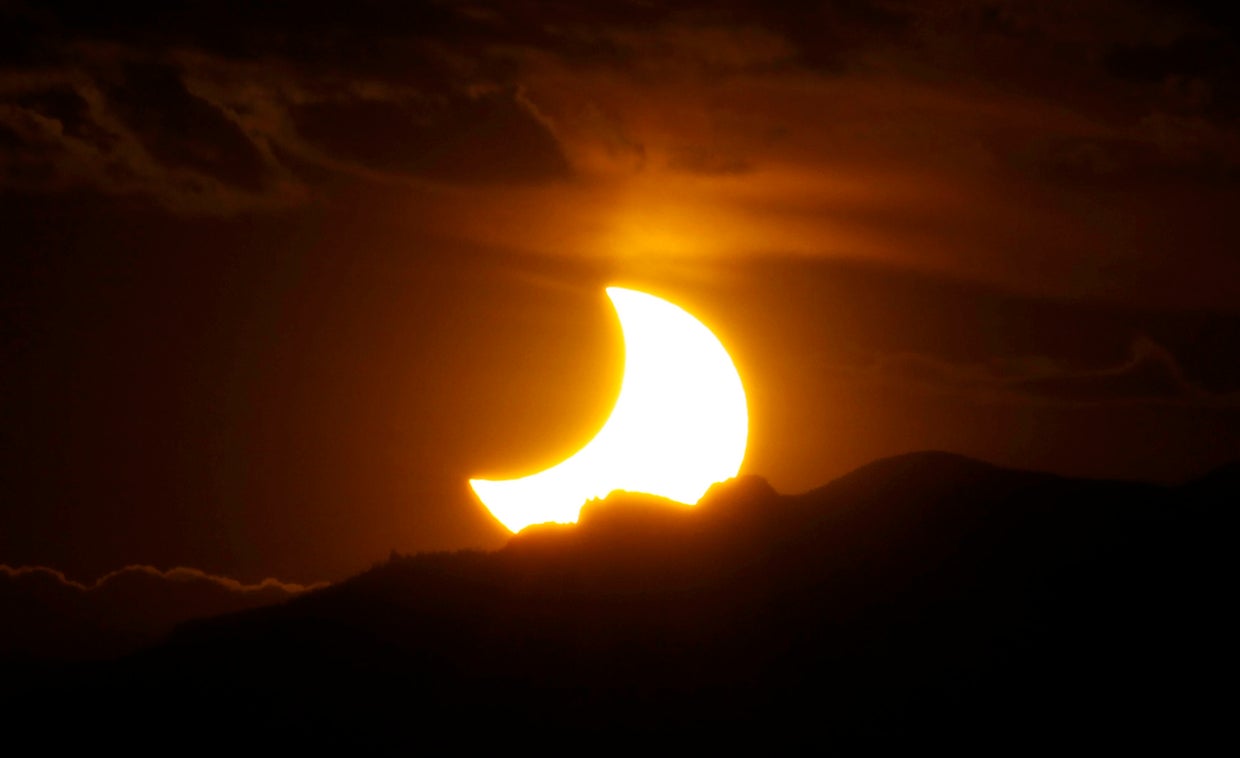 Dazzling solar eclipse photos that won't fry your eyes