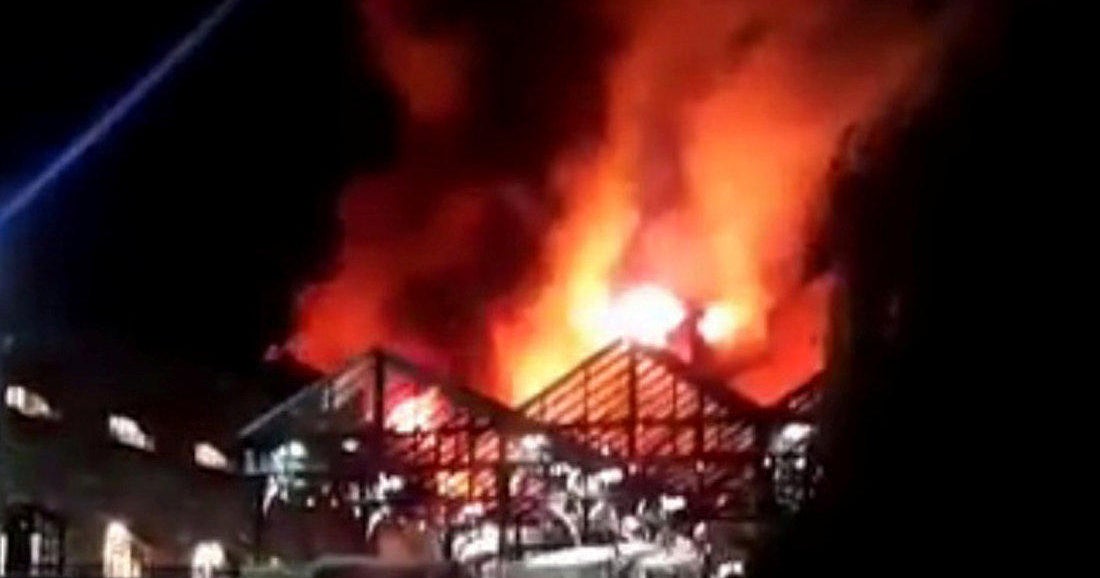 Camden Market fire: 70 firefighters fight massive blaze - CBS News