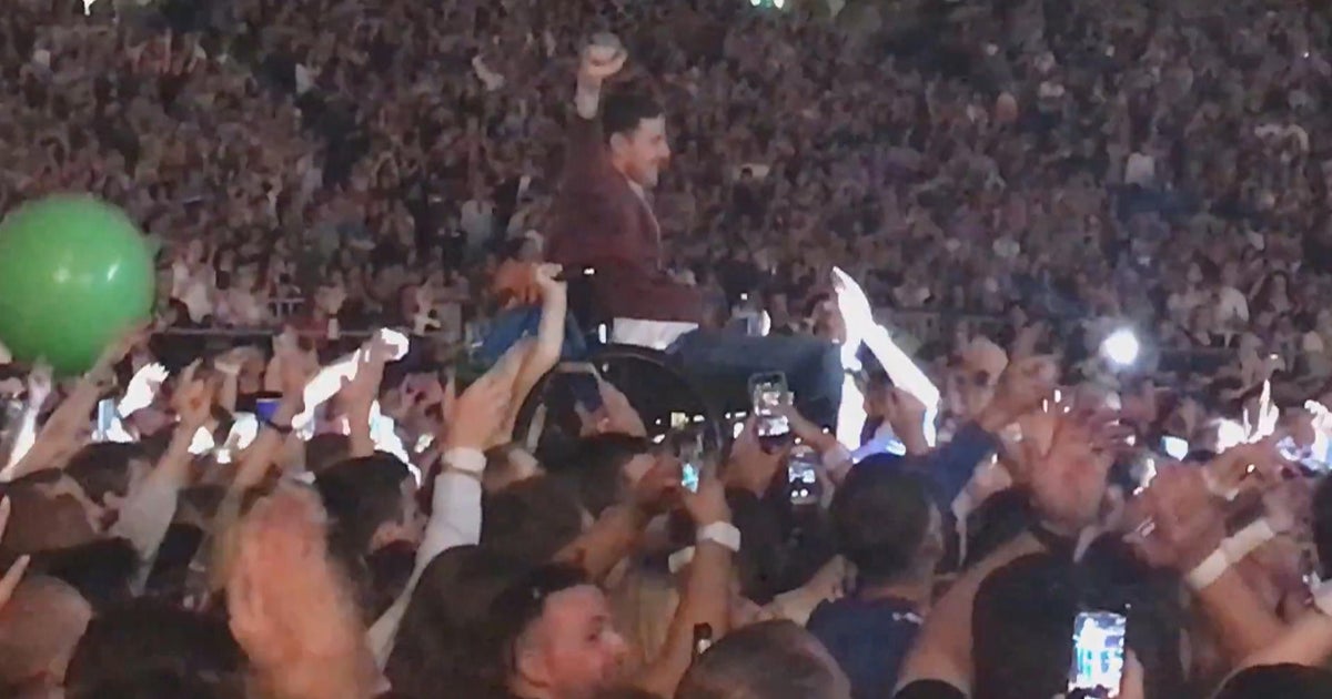 "Amazing event": Coldplay fan soars above crowd at concert in Dublin ...