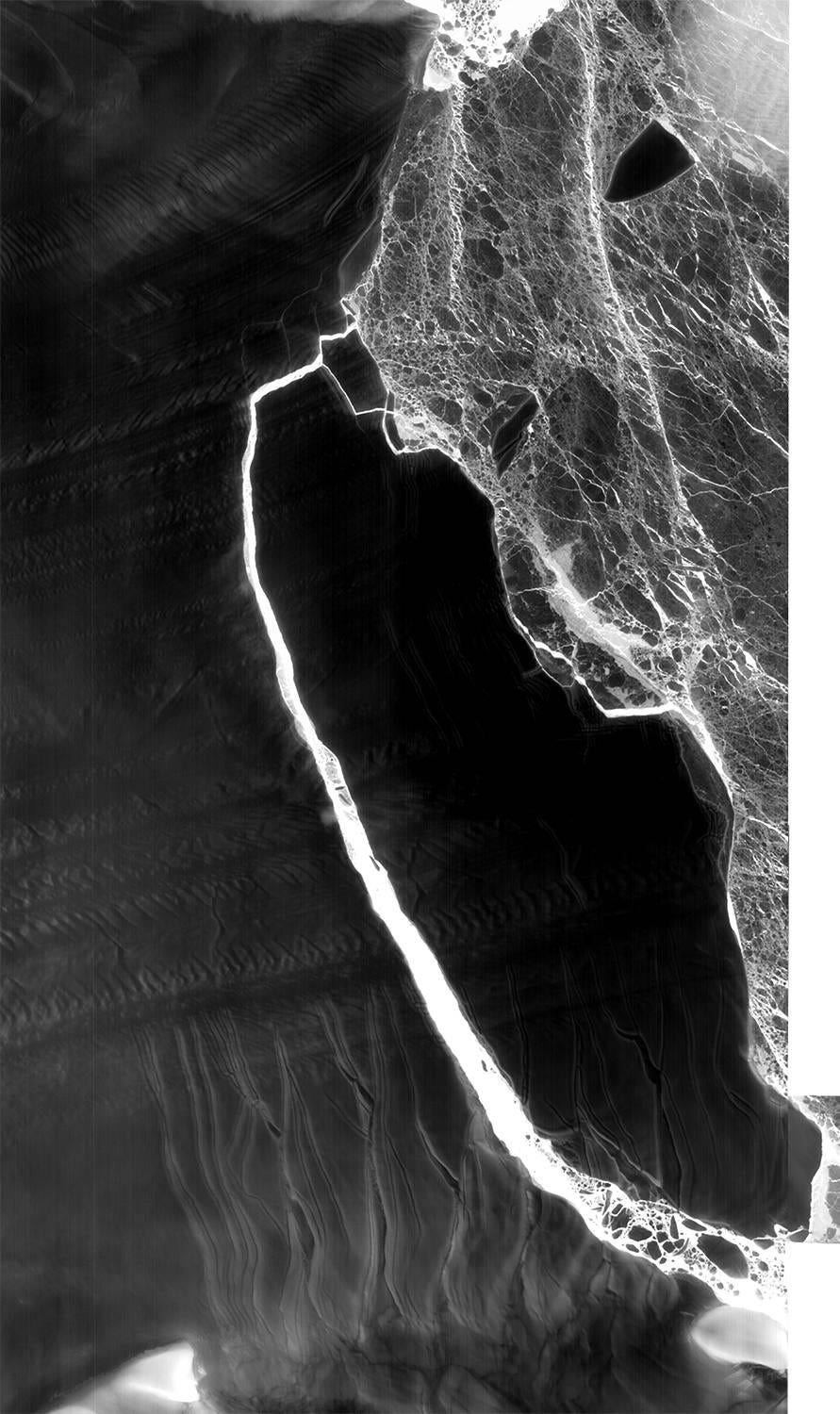 Huge iceberg shown breaking up in NASA satellite's infrared image - CBS ...