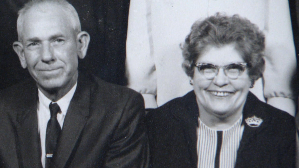 Do these 8 Indiana siblings hold the secret to wedded bliss? - CBS News