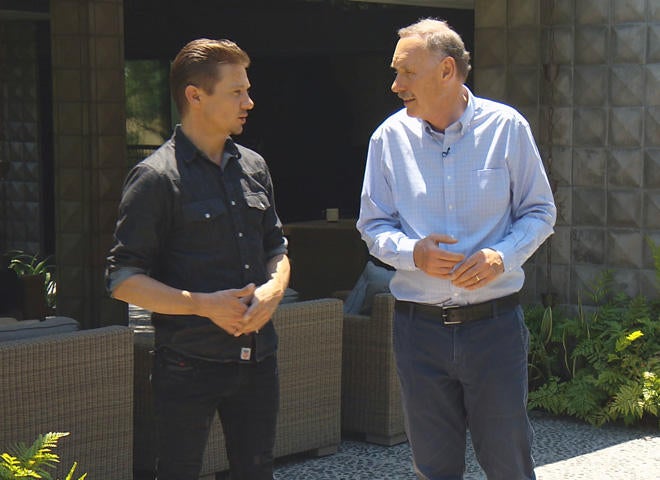 Jeremy Renner's surprising sideline - CBS News