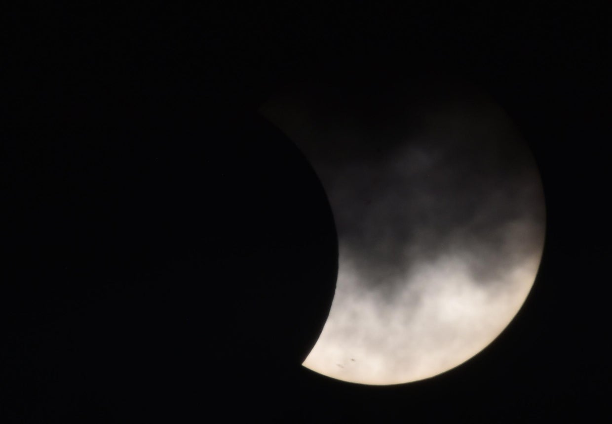 Dazzling solar eclipse photos that won't fry your eyes