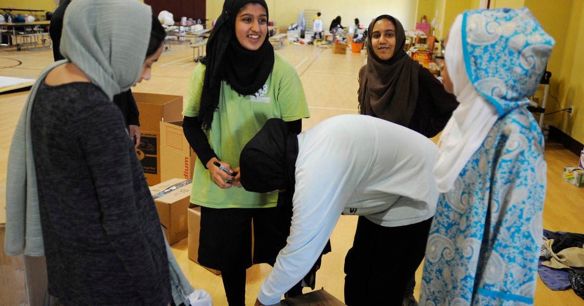 Houston’s Muslims volunteering post-Harvey, even on holy day - CBS News