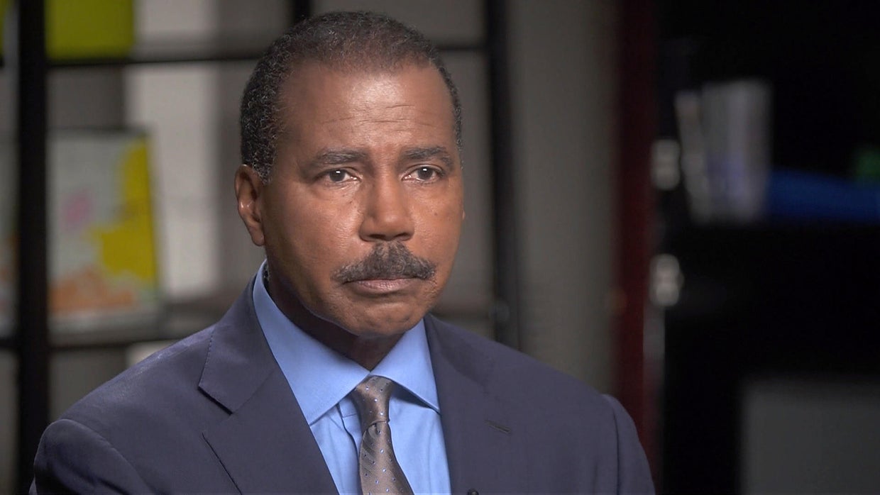 Las Vegas officers describe storming shooter Stephen Paddock's hotel ...