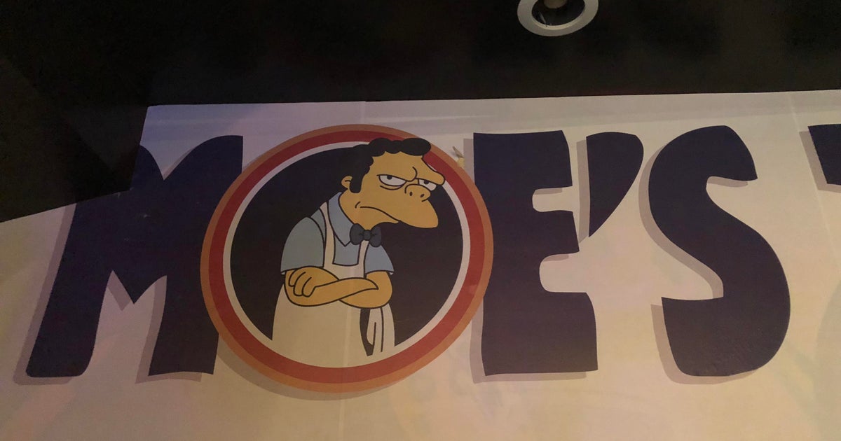 Bar in Chicago turns into Moe's Tavern from "The Simpsons" - CBS News