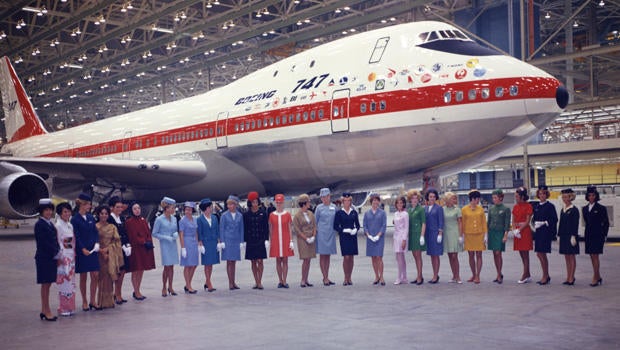 The 747 flies into the sunset - CBS News