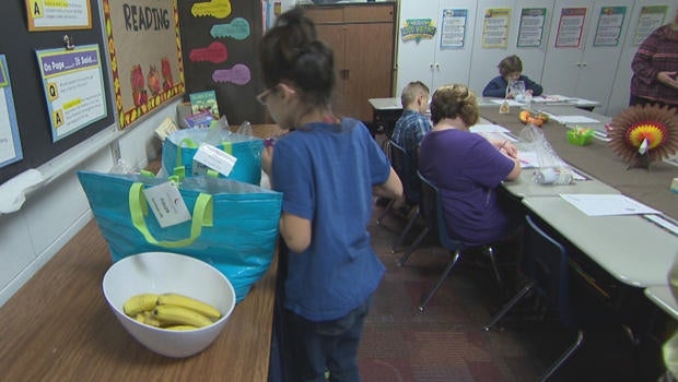 Feeding the need: Expanding school lunch programs - CBS News